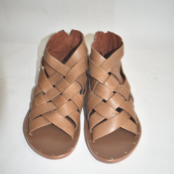 beek | Shoes | Beek Turaco Full Coverage Sandals Brown Leather ...